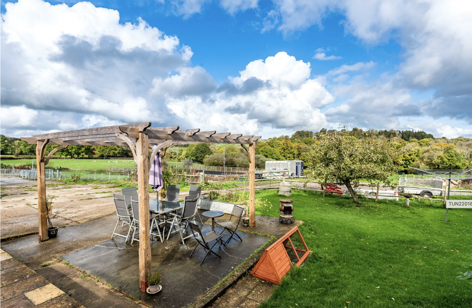 How much would you pay for a family home, 10 stables, 25 acres and an ...