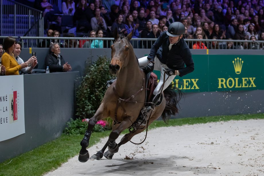 Conor Swail suffers dramatic tack malfunction at CHI Geneva