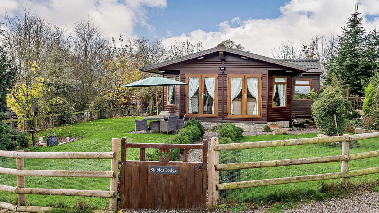 Pay £600,000 for this set-up boasting 3 holiday chalets, 10 stables and ...