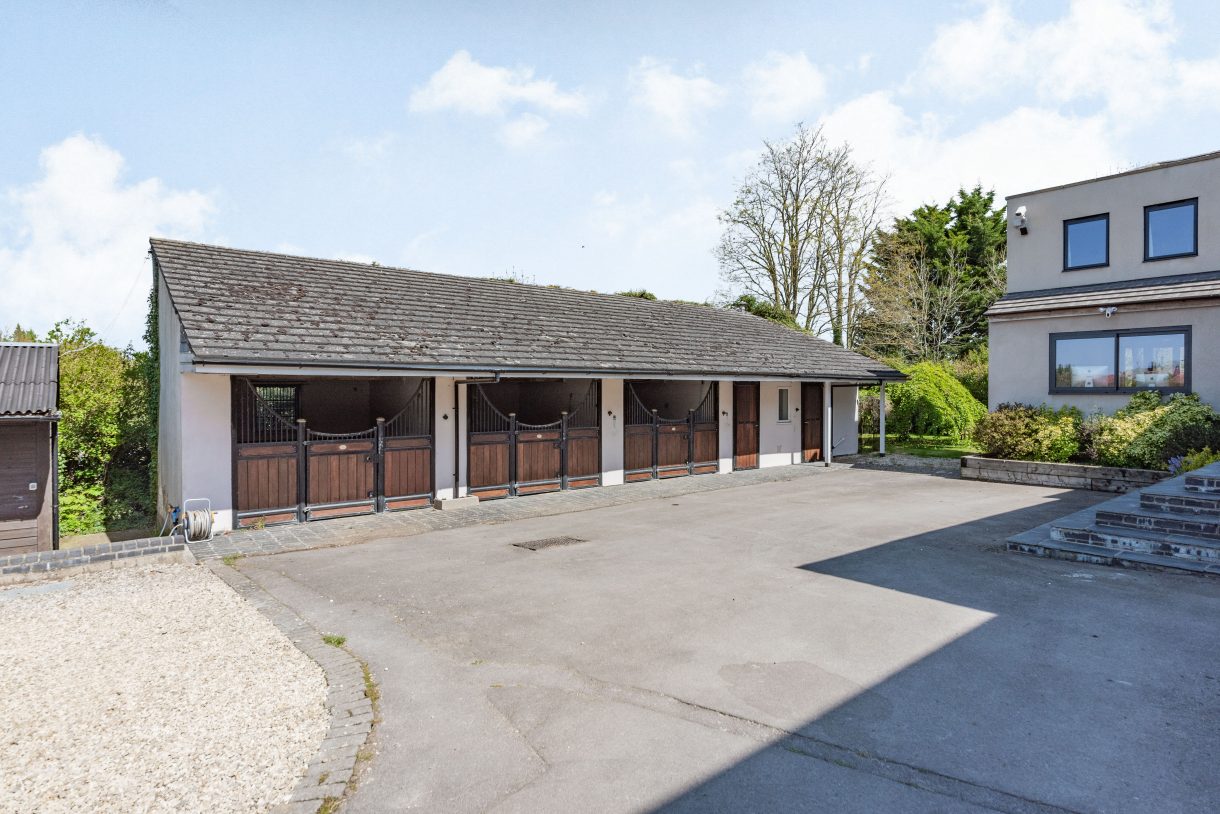 Take a look inside this 5-bed energy-efficient modern home, complete ...