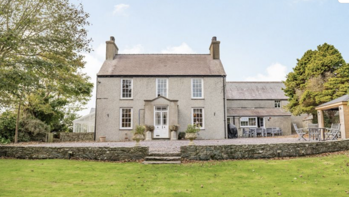 Settle into coastal life in a farmhouse with 40 acres, arena, holiday ...