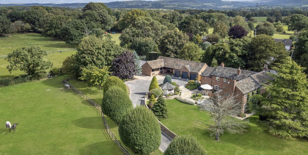 Take a tour of this country house with stables in more than six acres ...