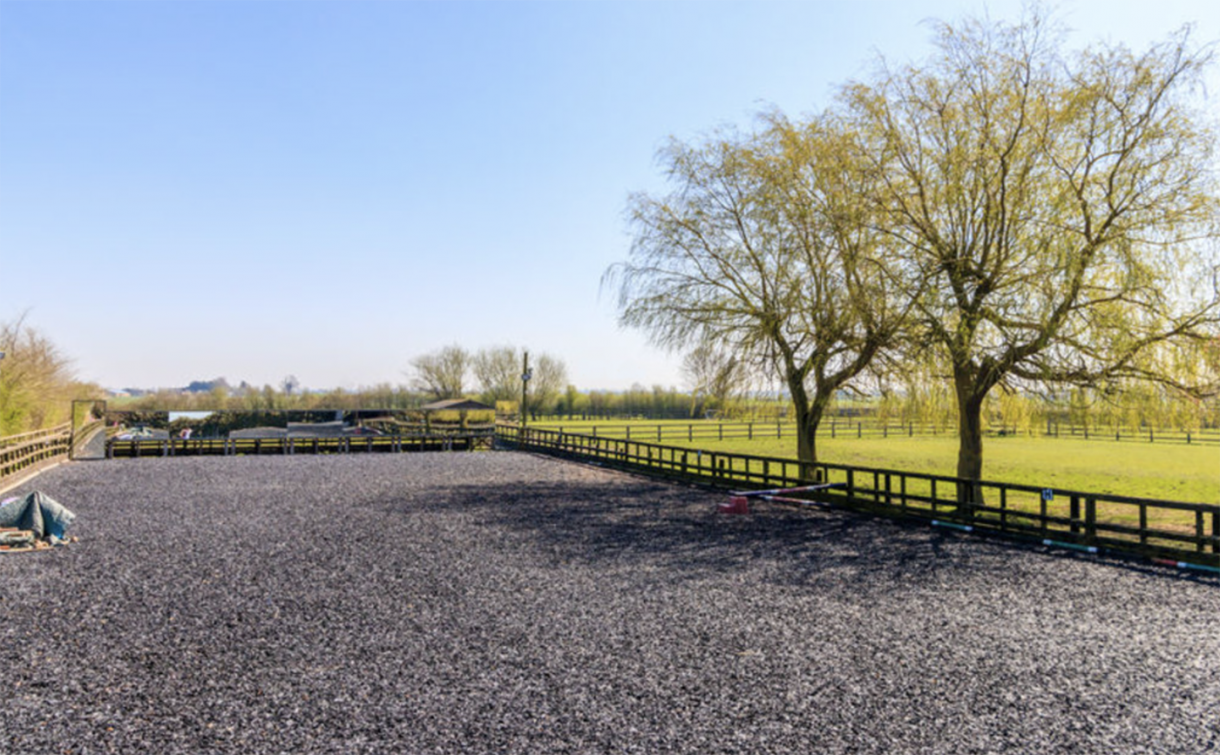 Rhoades Mill Sibsey Lincs: a striking equestrian home on the market