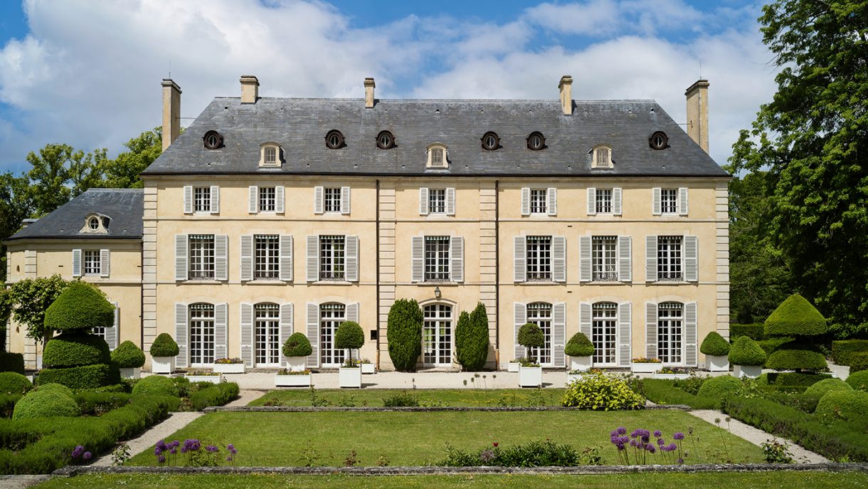 Wow! A famous equestrian hub, complete with château, more than 200 ...