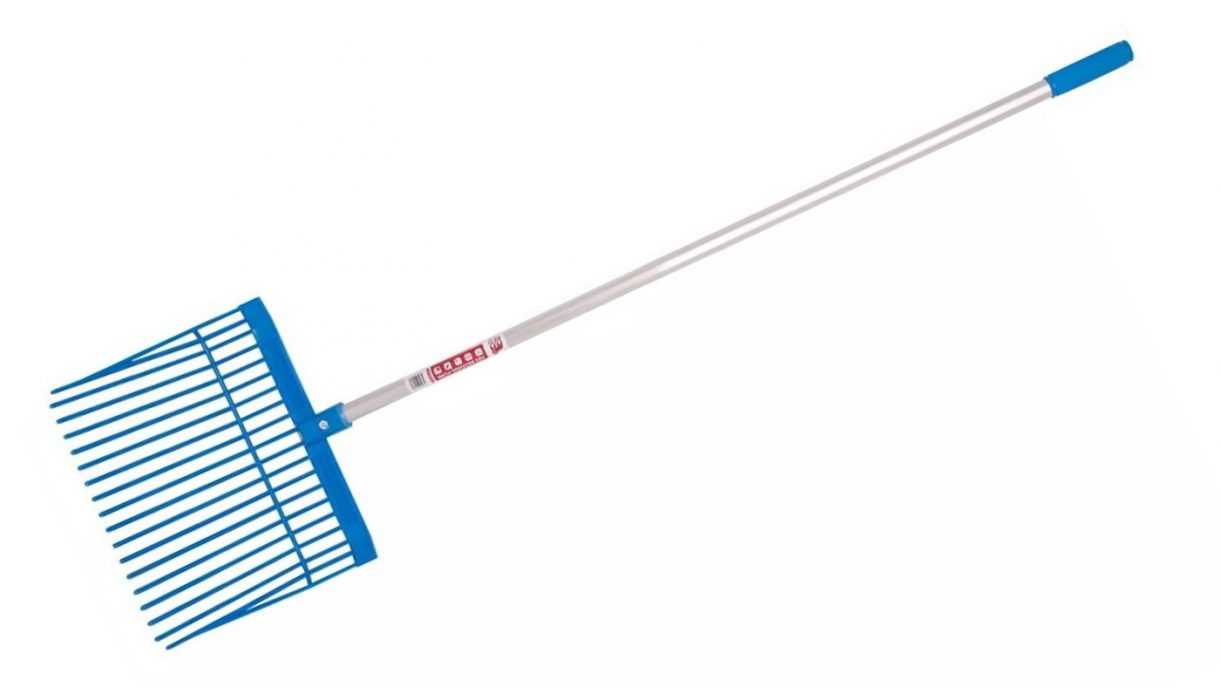 Best shavings forks for mucking out and yard use | Horse & Hound