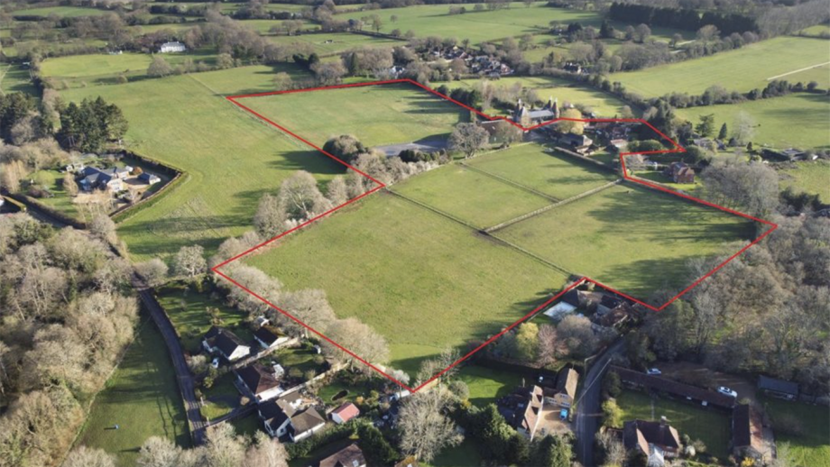 A magnificent Elizabethan farmhouse with cottage, 10 stables, arena and ...