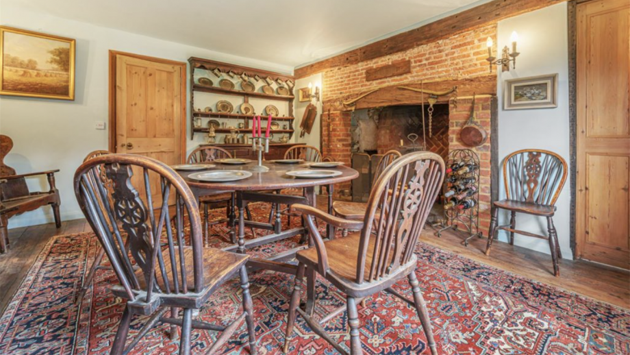 A magnificent Elizabethan farmhouse with cottage, 10 stables, arena and ...