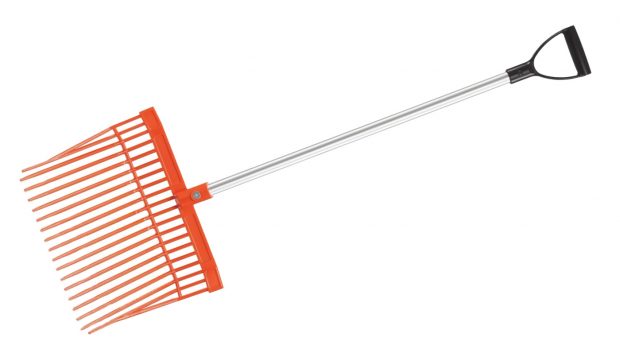 Best shavings forks for mucking out and yard use | Horse & Hound