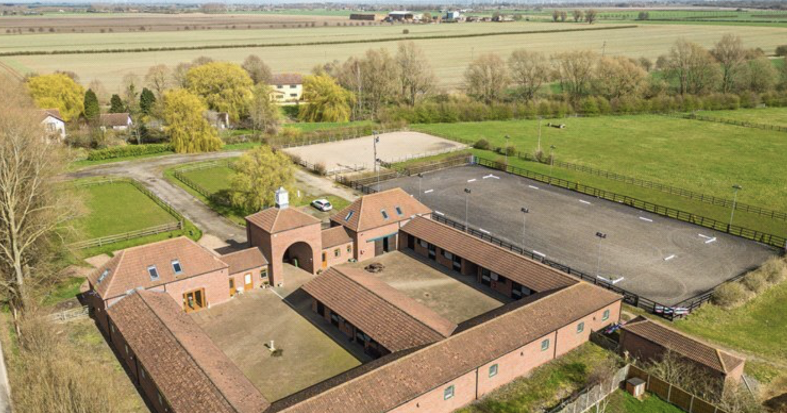 A home with 26 stables, two arenas, over 31 acres and grooms ...