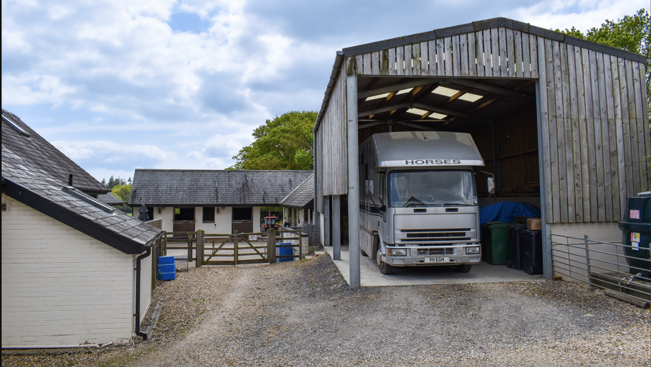 A house with three cottages, 10 stables, outdoor school and direct ...