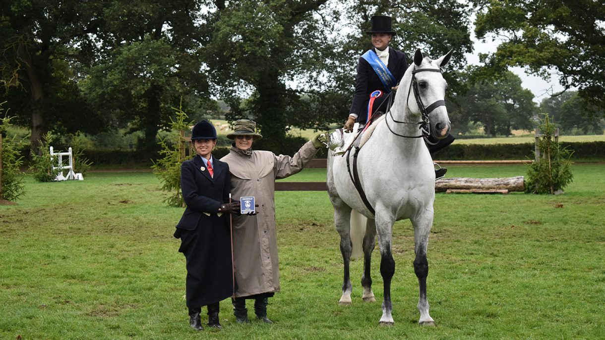 Bloomfield Eloquence wins his second RIHS ladies’ hunter title
