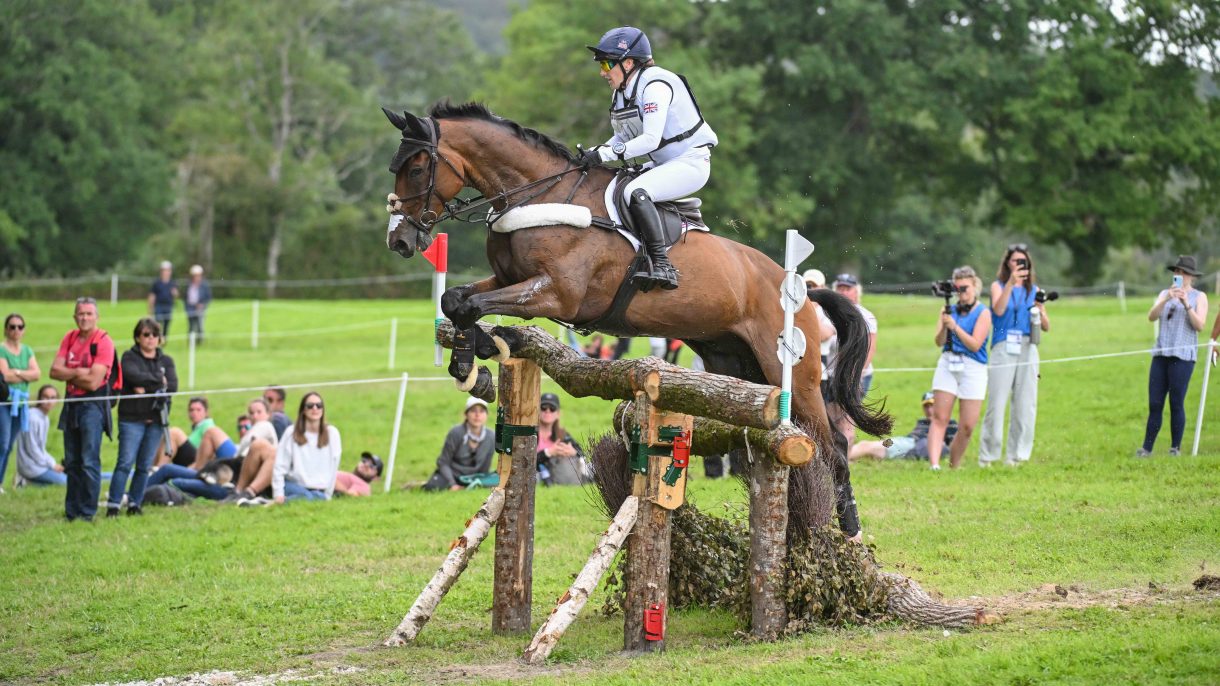 European Eventing Championships cross-country: Laura Collett flag issue