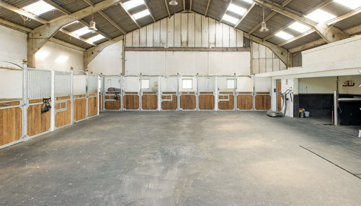A 26-acre estate in a sought-after location with stables, arena, indoor ...