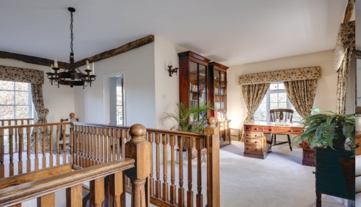 A well-located horsey home with arena, stables, swimming pool, tennis ...