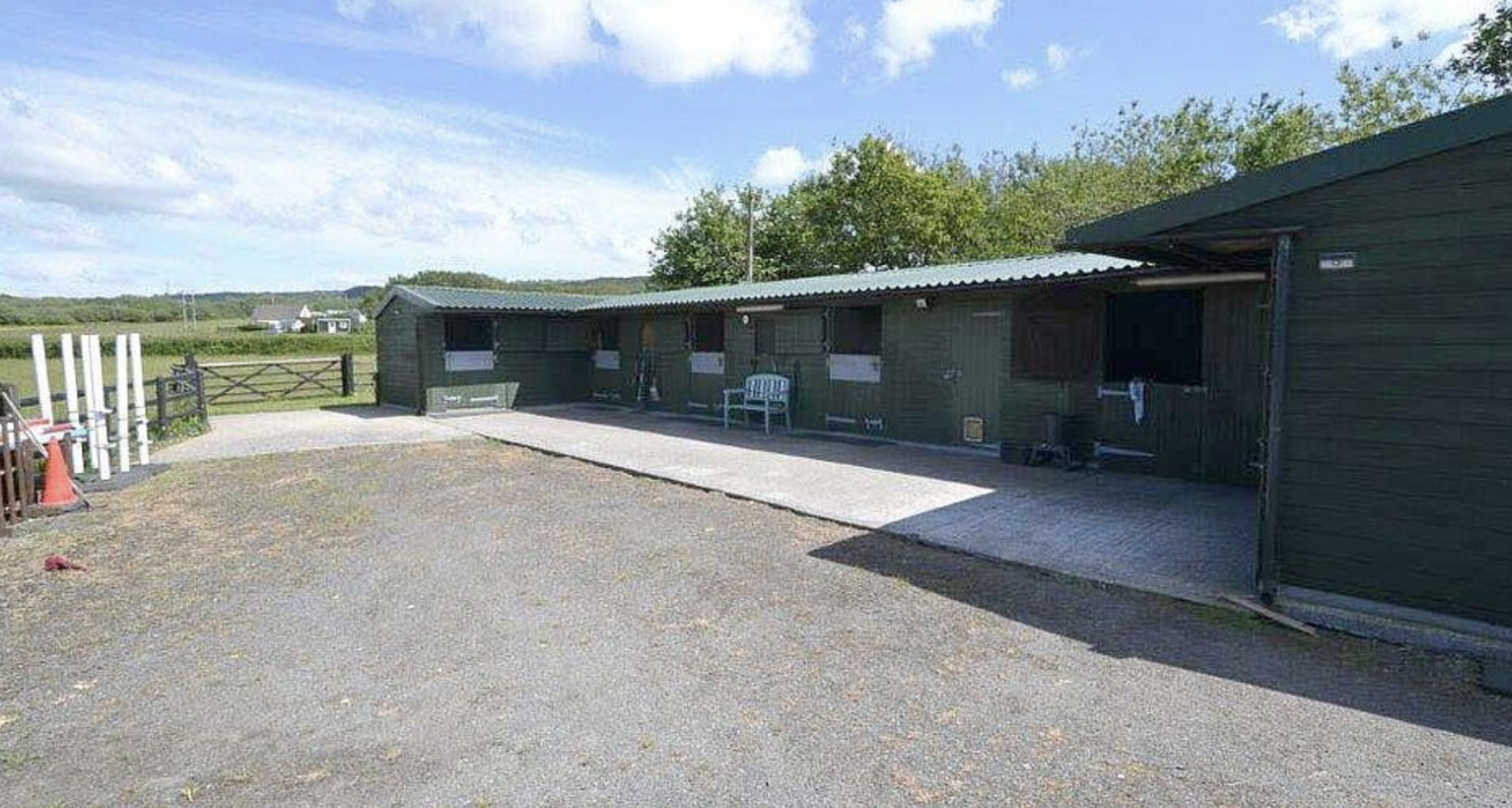 A horsey home complete with arena, stables and grazing, all for £ ...