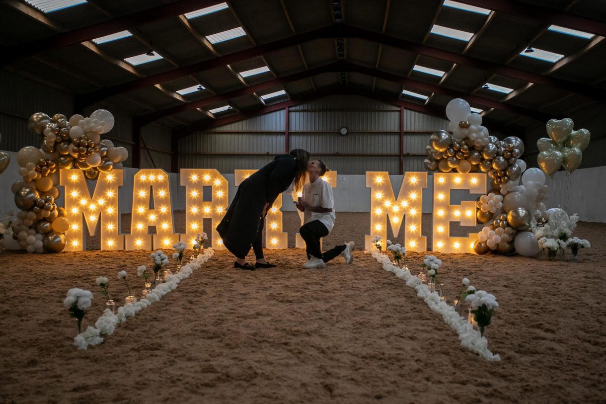 Horse wears ‘will you marry me?’ rug in rider’s ‘perfect proposal ...