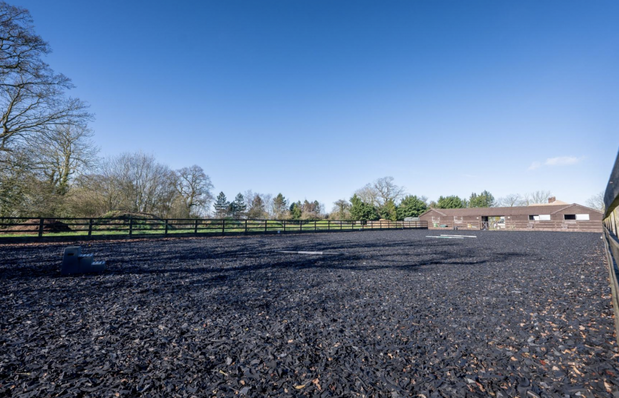 Check out this spacious family home with 5 stables, arena, swimming ...