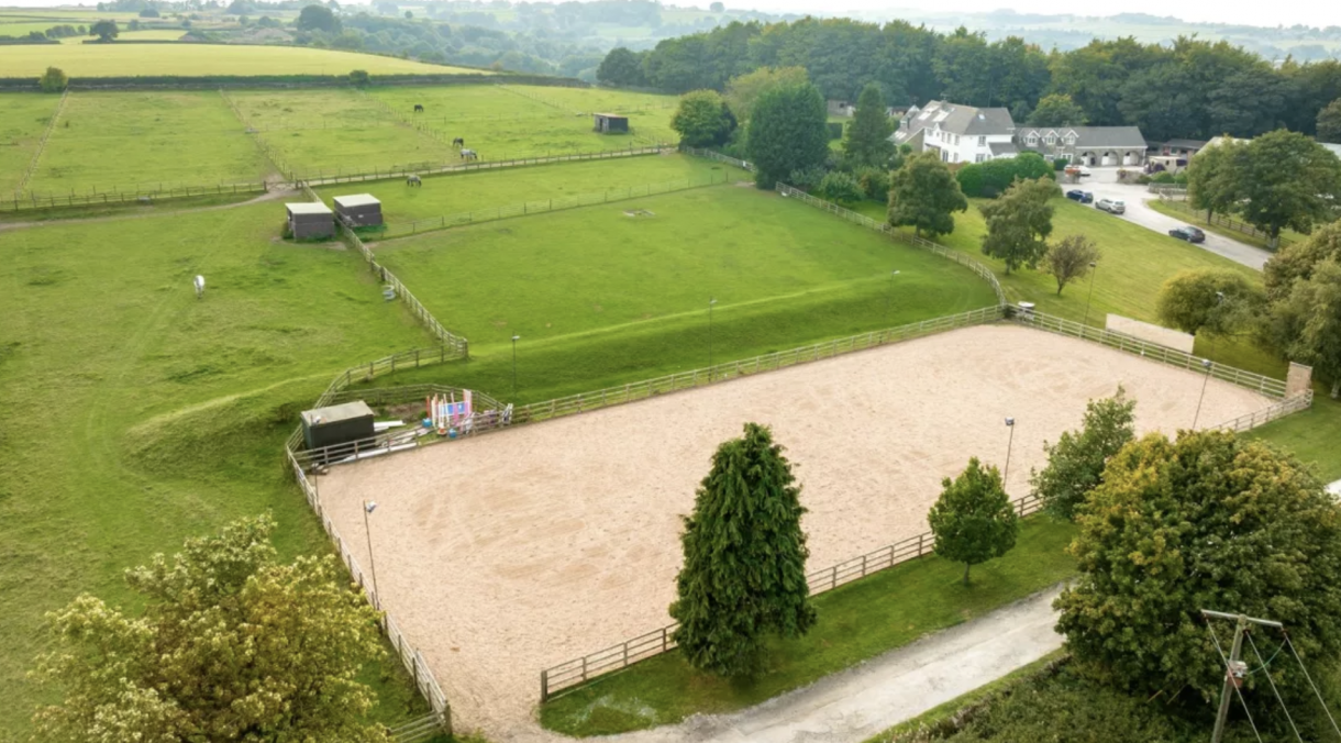 A large family home complete with 22 stables, arena, lots of grazing ...