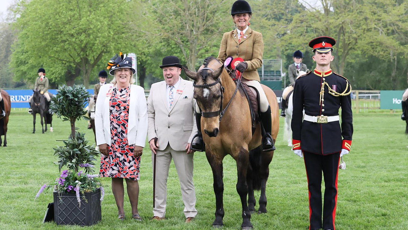 Rebecca Hamilton-Fletcher and Smokin Gun win at Royal Windsor