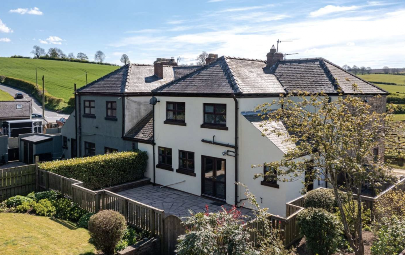 A cosy cottage with stables, grazing and more for £550,000 – sign us up ...