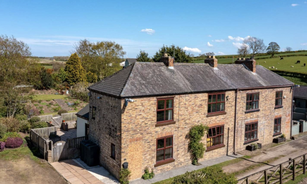 A cosy cottage with stables, grazing and more for £550,000 – sign us up ...