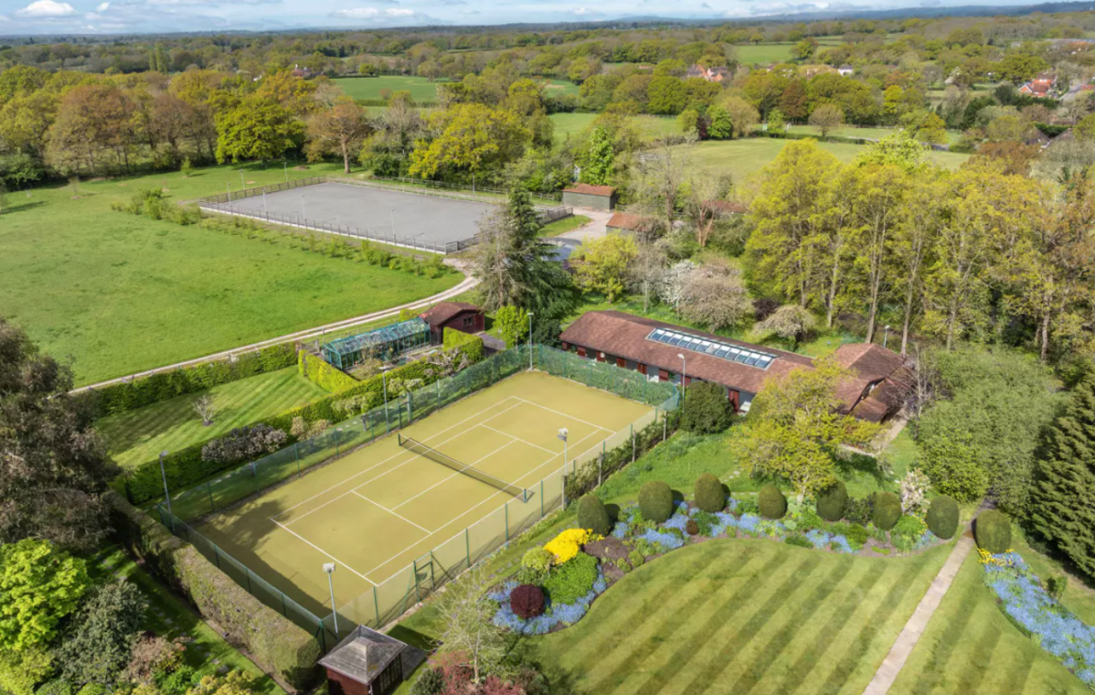 25-acre horsey home with top class facilities and a spa! | Horse & Hound