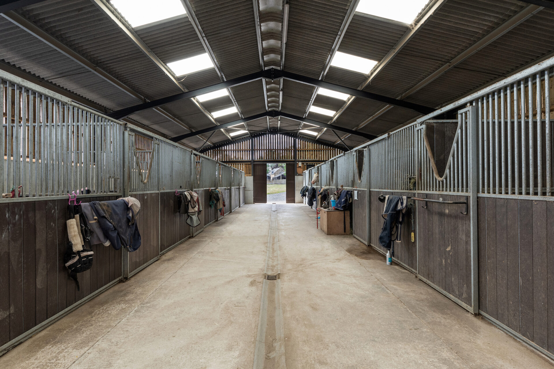 A real stunner: a beautiful home complete with indoor and outdoor ...