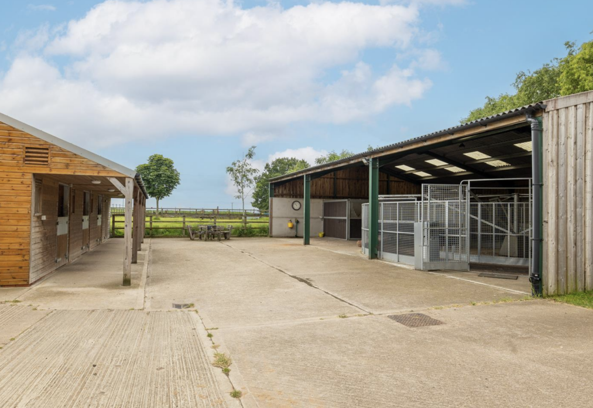 A lovely home in the heart of a village with stables, arena ...