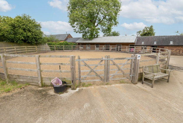A lovely home in the heart of a village with stables, arena ...