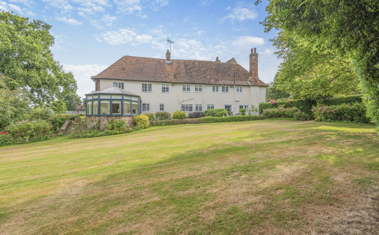 A beautiful semi-rural home complete with stables, arena, swimming pool ...