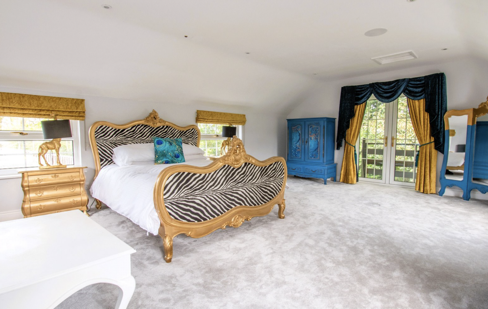 This place is the bee’s knees – check out a mega horsey home, complete ...
