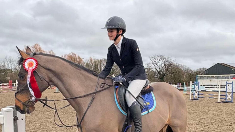 London Horse Show puissance: class specialist and new star clear 2.15m