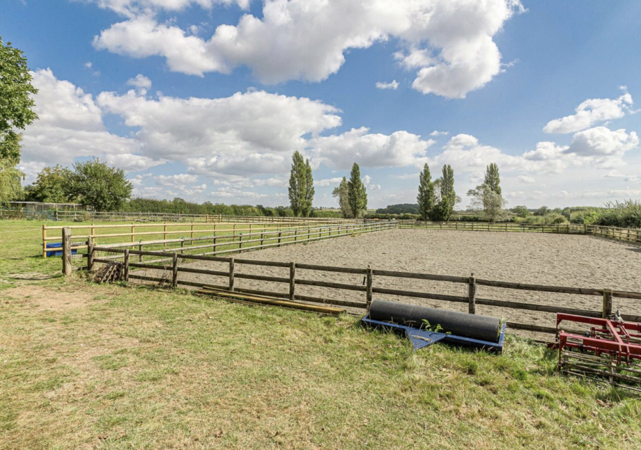 A horsey home with stables, an arena, grazing – and some intriguing ...