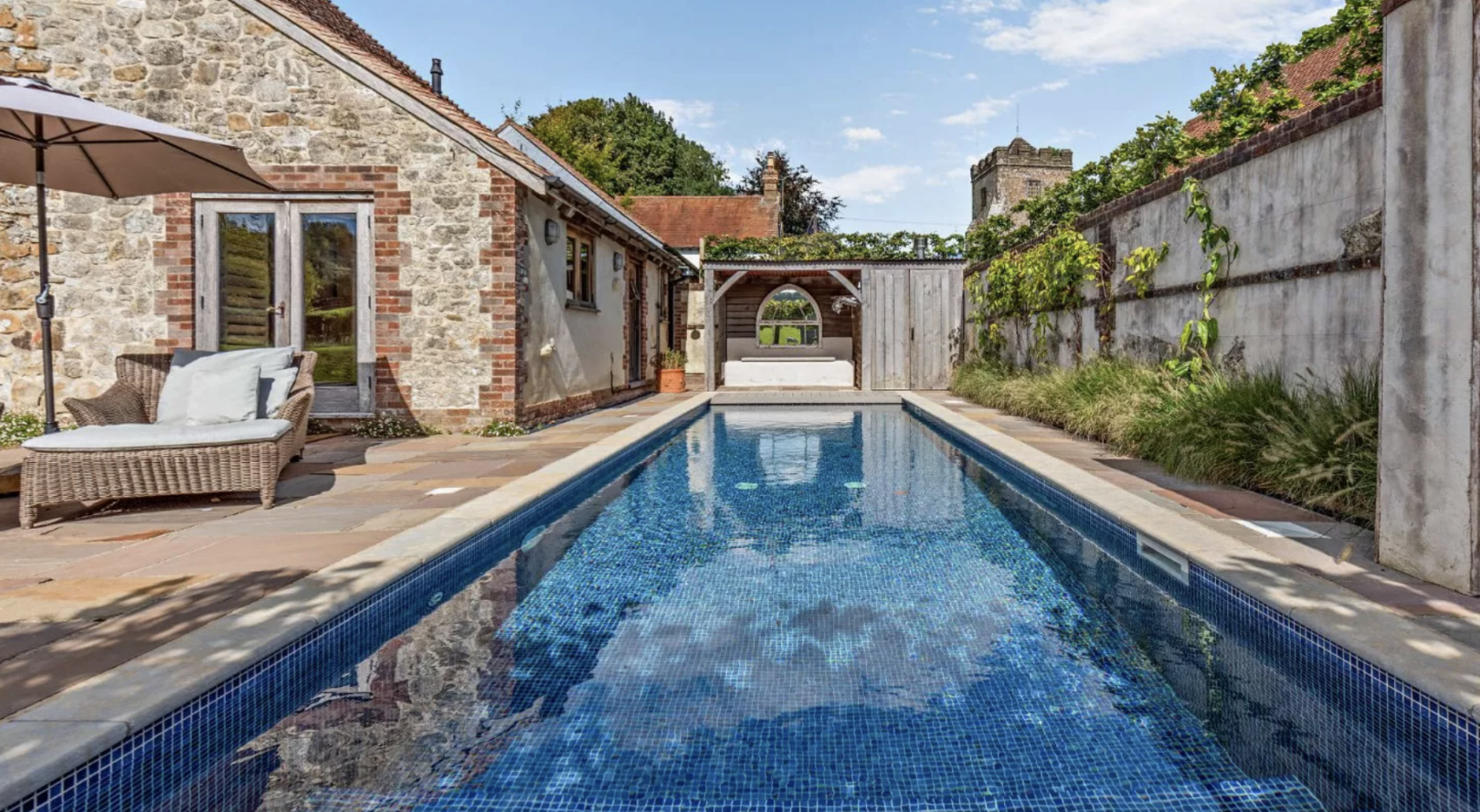 A drop dead gorgeous family home, complete with arena, swimming pool ...