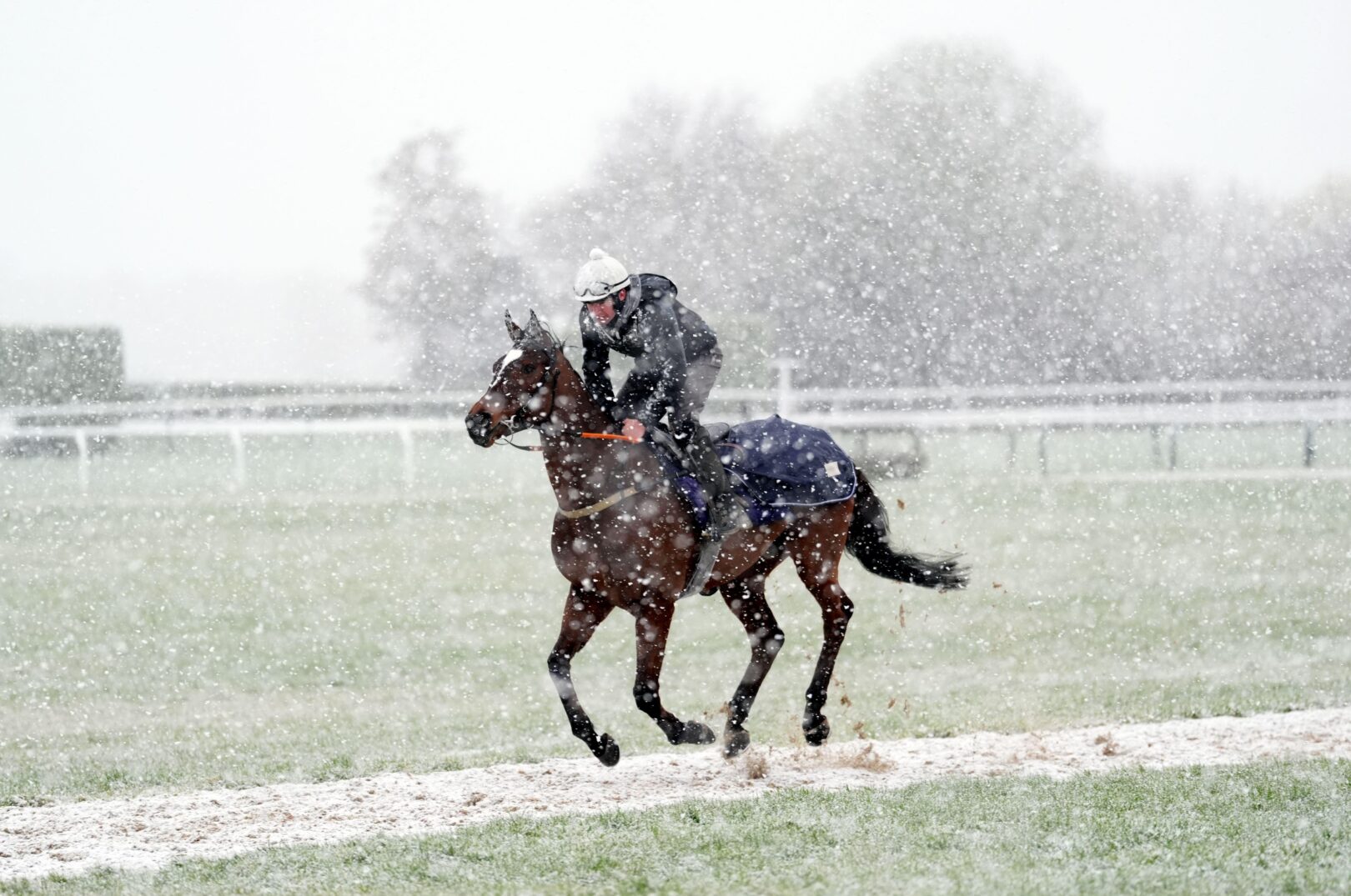 Cheltenham Festival snow fall will not affect day two of the 2025 action