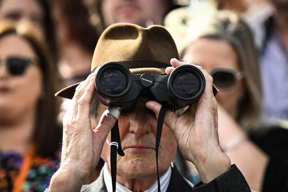 Best binoculars for horse racing – top picks for a clear view at the races