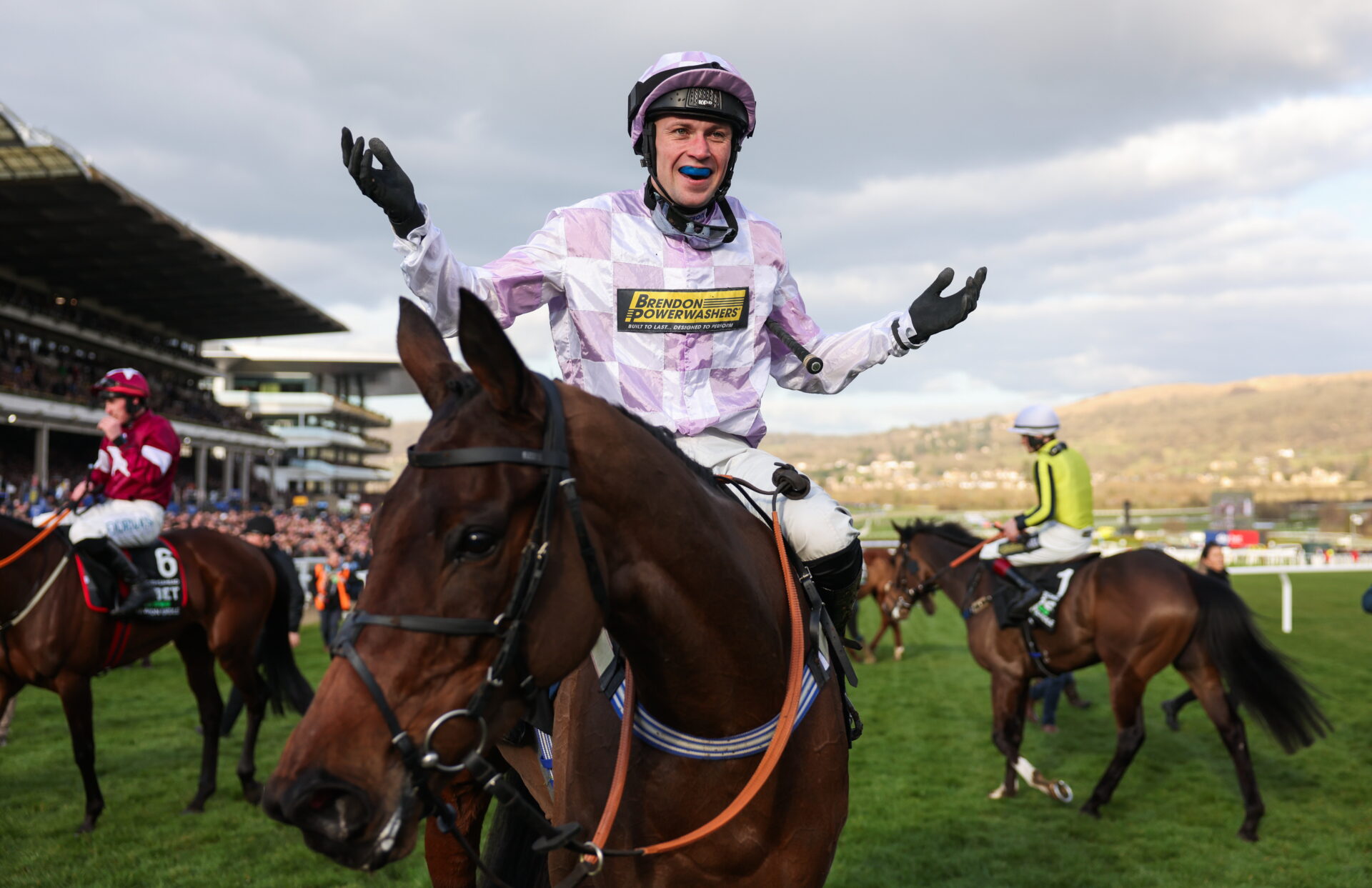 Cheltenham Festival snow fall will not affect day two of the 2025 action