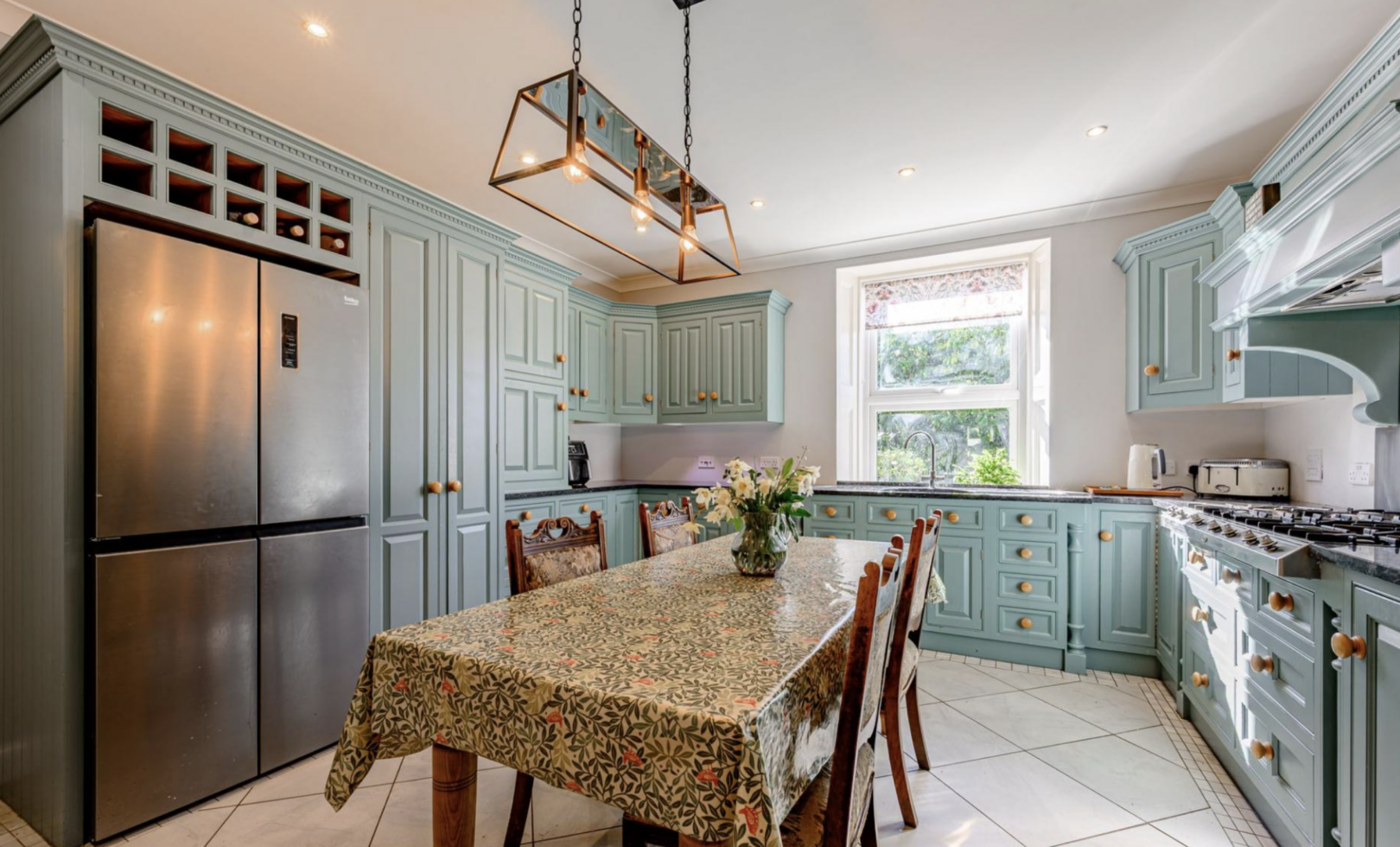 An impressive country home with over 10 acres, stables and annex for ...
