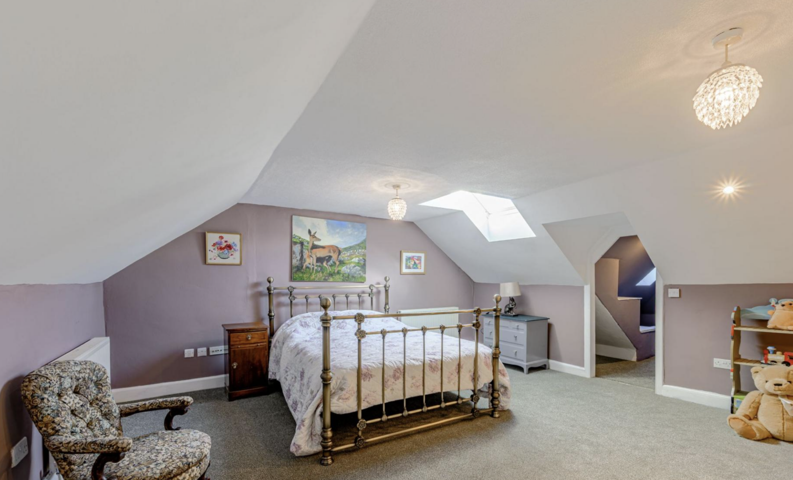 An impressive country home with over 10 acres, stables and annex for ...