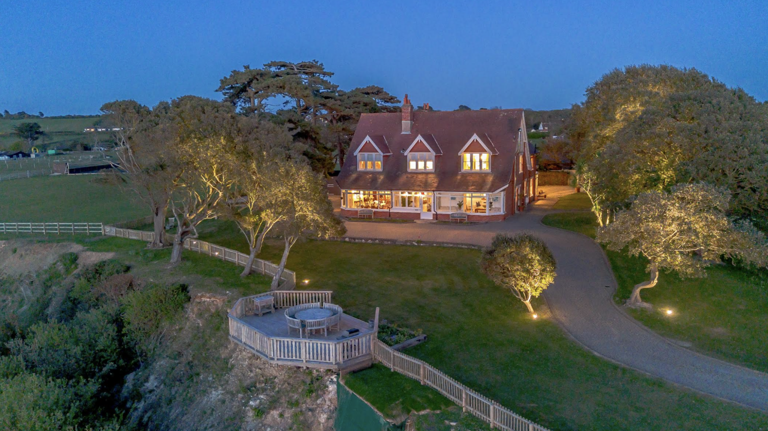 A spacious equestrian home on the coast with stables, arena and pool
