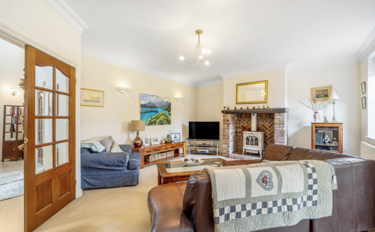 A family home with 6 stables, a big arena and paddocks for sale