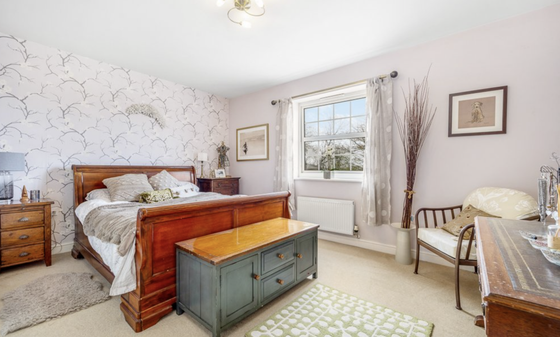 A family home with 6 stables, a big arena and paddocks for sale