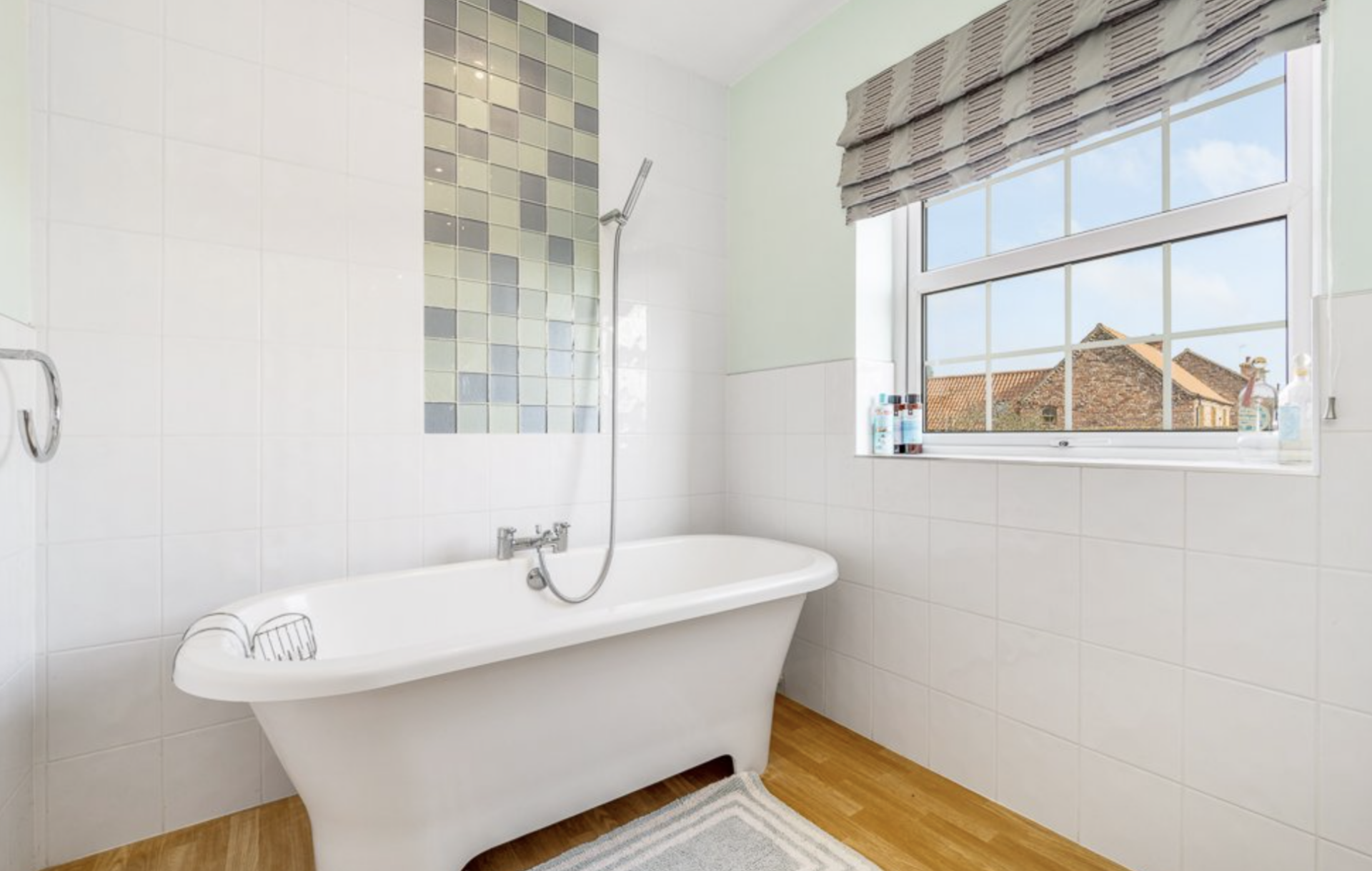 A family home with 6 stables, a big arena and paddocks for sale