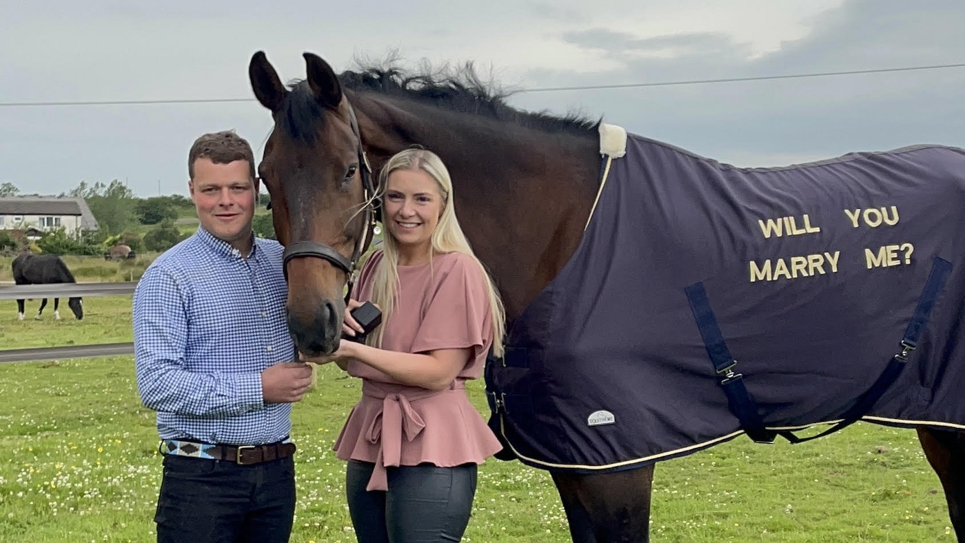 He’s a keeper! Boyfriend enlists rider’s horse of a lifetime – and his ...