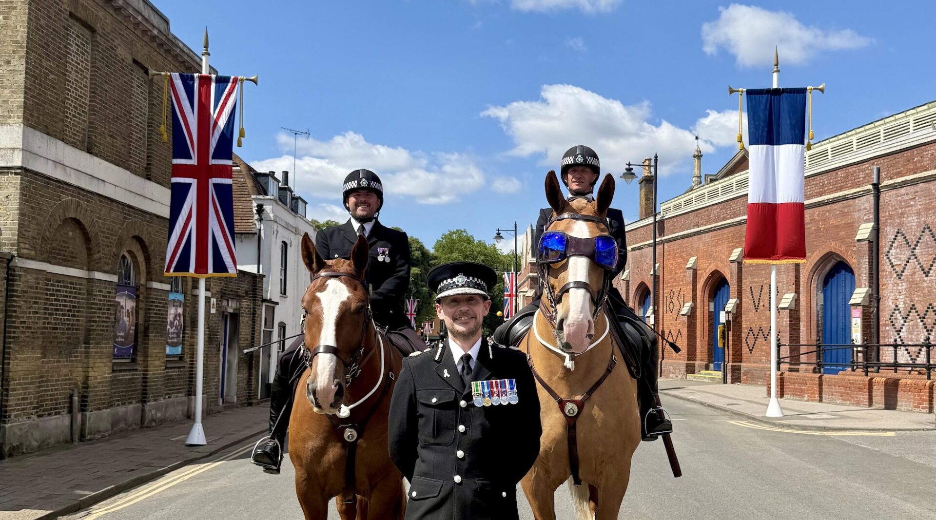 Police Horse Luna clocks off after her final shift after extraordinary ...