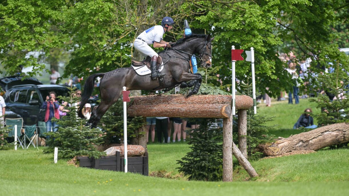 Rare fall for Harry Meade on Badminton cross-country