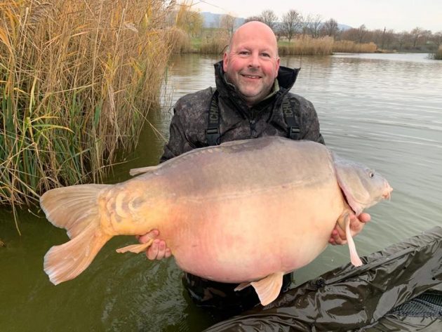 Euro-Aqua gives biggest carp to a British angler in World record carp brace