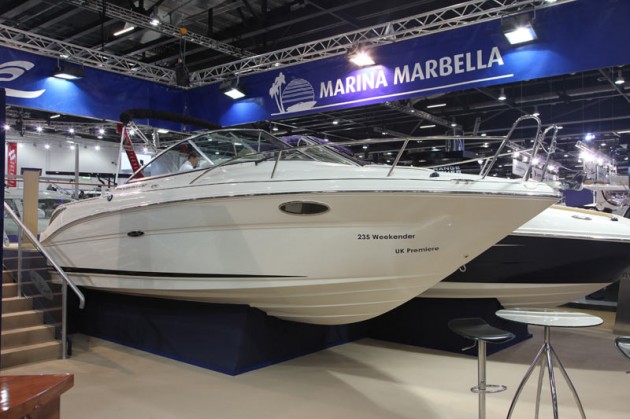 Sea Ray 235 Weekender - Motor Boat & Yachting