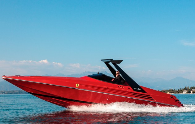 Riva Ferrari 32 - Motor Boat & Yachting