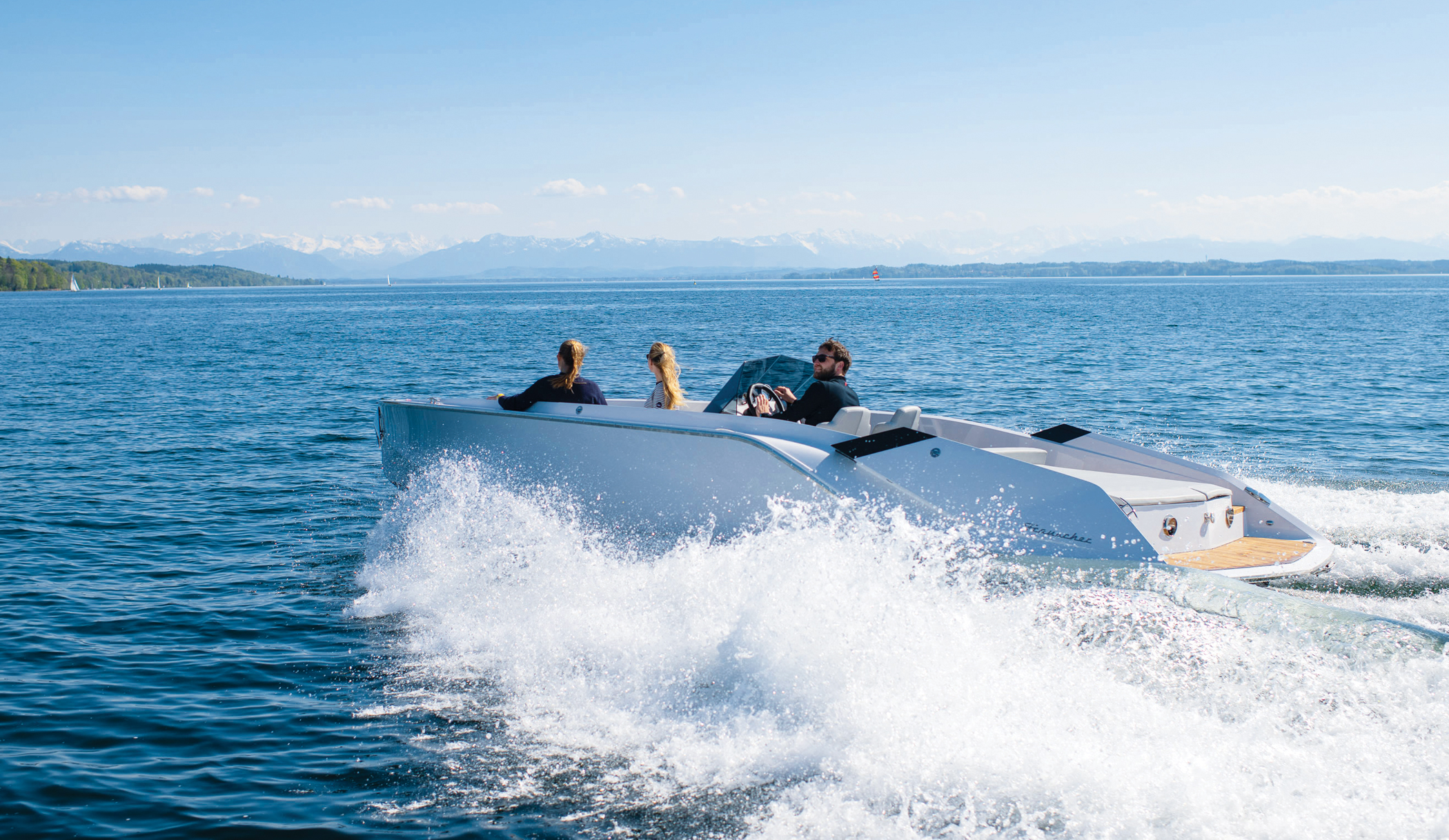 740 Mirage: Frauscher launches electrifying new sportsboat